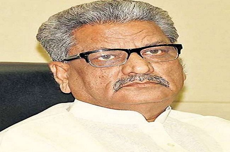 कौन है ओम माथुर