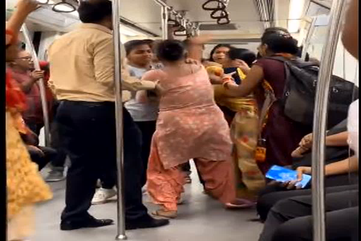 Viral Delhi Metro Video at Harry Reese blog