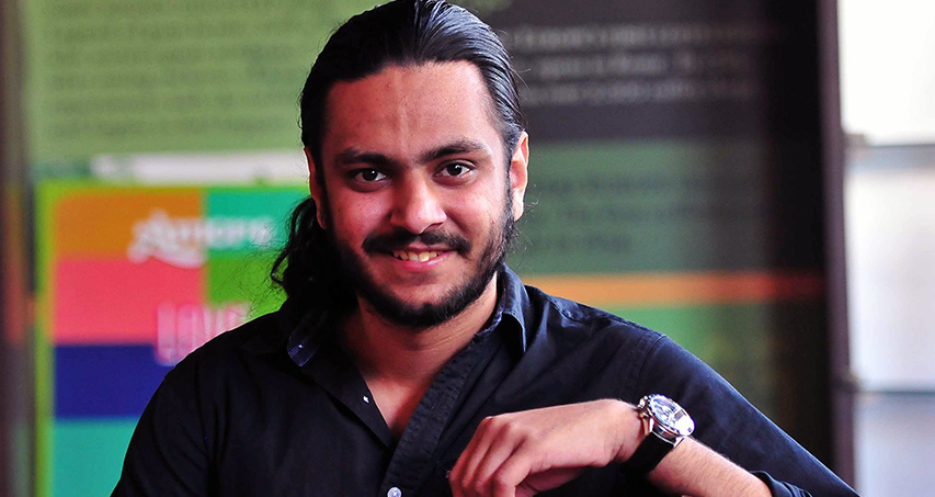 Preveen Pandita-पंडिता का प्रदर्शन उनकी गतिशीलता और नवीनता के लिए जाना जाता है, जिसमें अक्सर नई ...